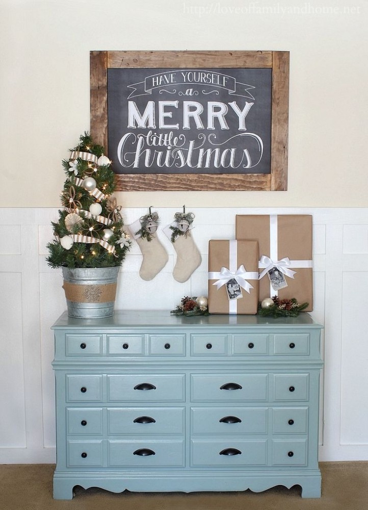 15 Beautiful Christmas Vignettes - BREPURPOSED