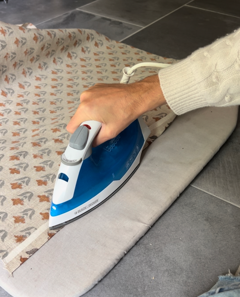 HOW TO MAKE A NO-SEW PINCH PLEAT CURTAIN - BREPURPOSED